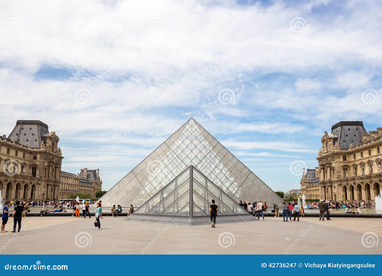 Het Museum Van Het Louvre - Parijs Redactionele Fotografie - Image of ...