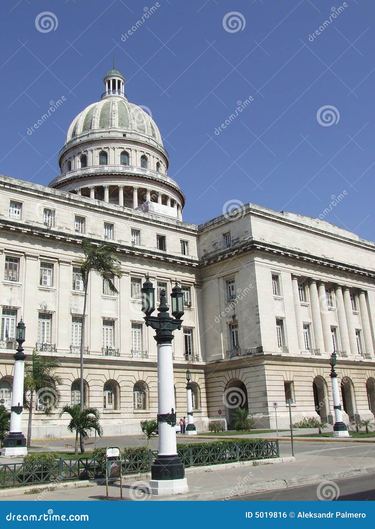 Het Nationale Capitool Van Cuba, in Havana Stock Foto - Image of kolom ...