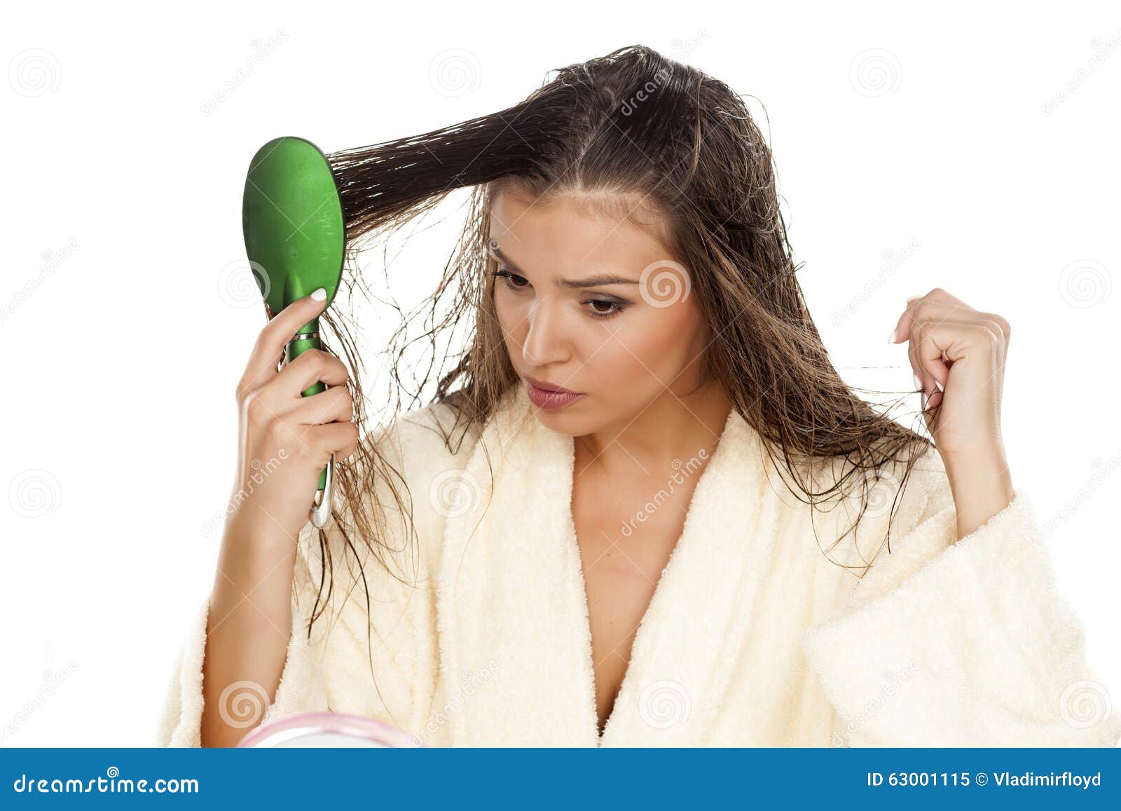 Het natte haar kammen stock afbeelding. Image of gezond - 63001115