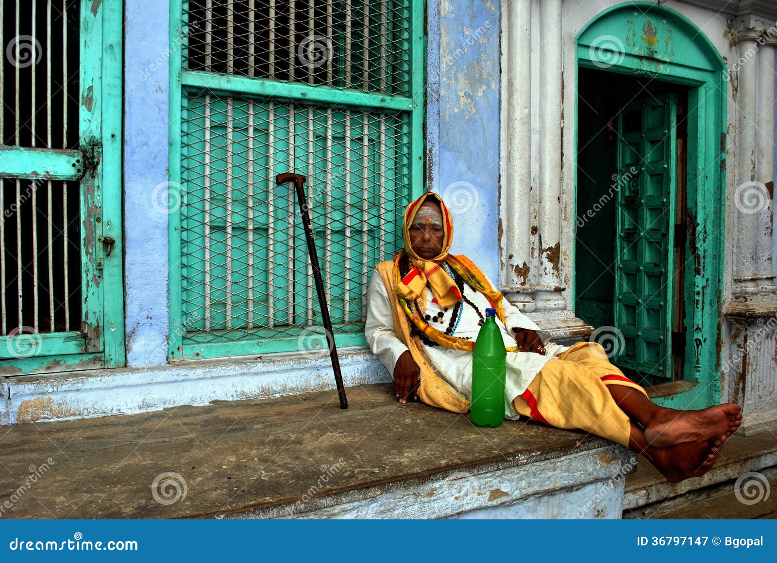 Het nemen van Rust redactionele fotografie. Image of priester - 36797147