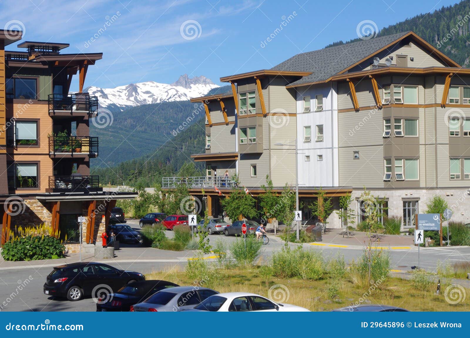 Het Olympische Dorp Van De Fluiter Redactionele Foto - Image of dorp ...