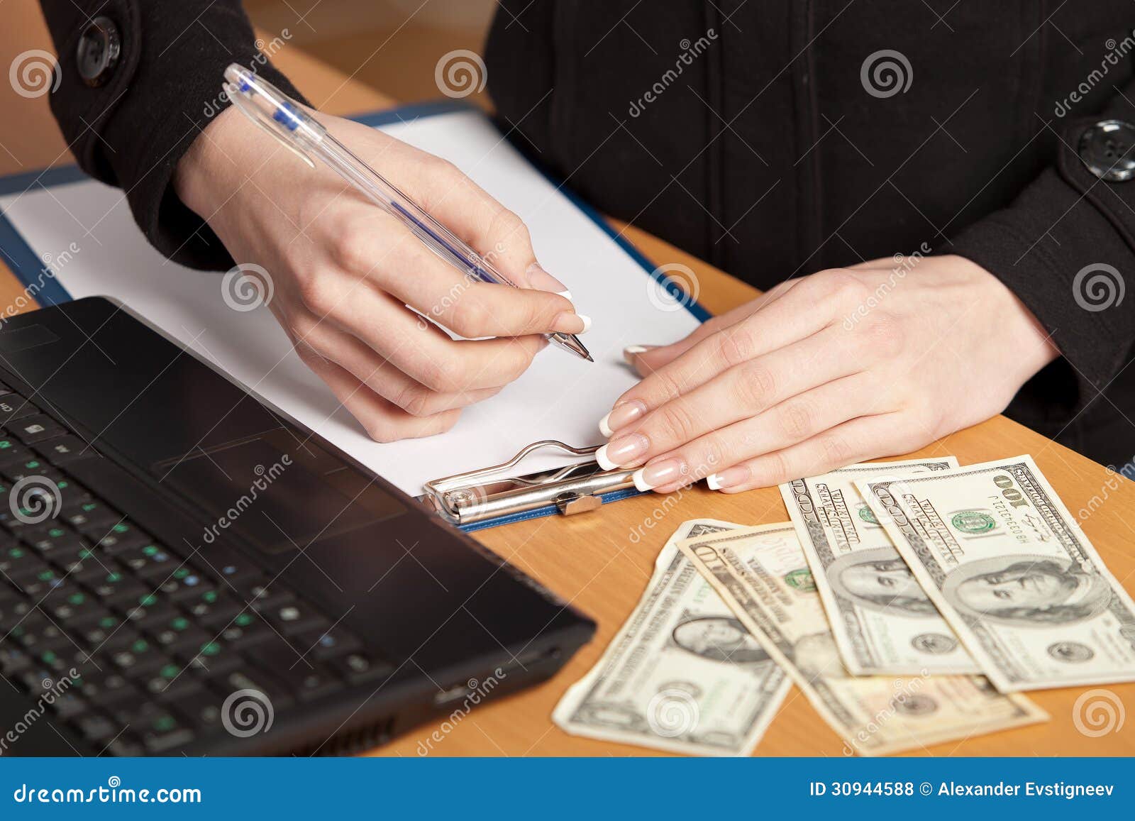 Het Ondertekenen Van Het Document Stock Foto - Image of bericht ...