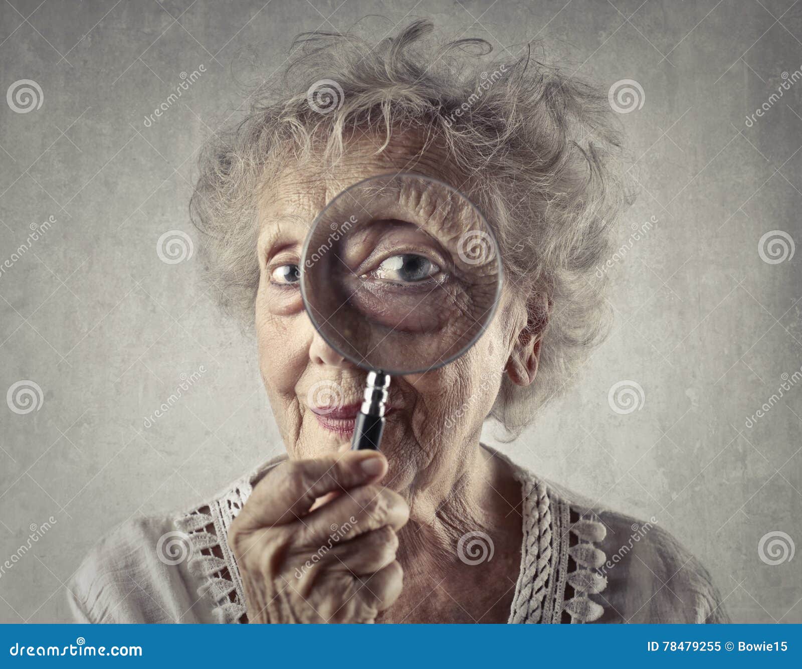 Het Onderzoeken Van Een Vergrootglas Stock Afbeelding - Image of lens ...