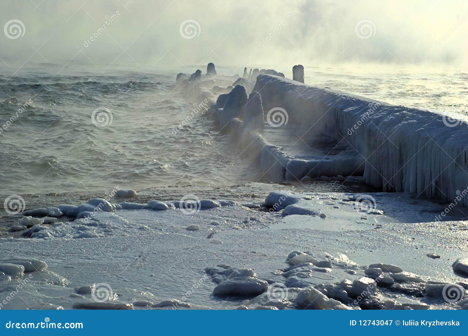 Het Onweerslandschap Van De Winter - De Zwarte Zee Stock Afbeelding ...