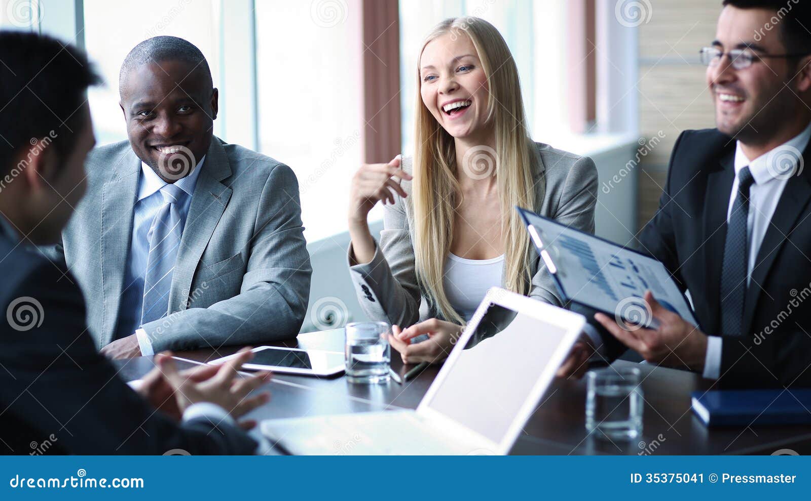 Het Op Elkaar Inwerken Op Vergadering Stock Afbeelding - Image of ...