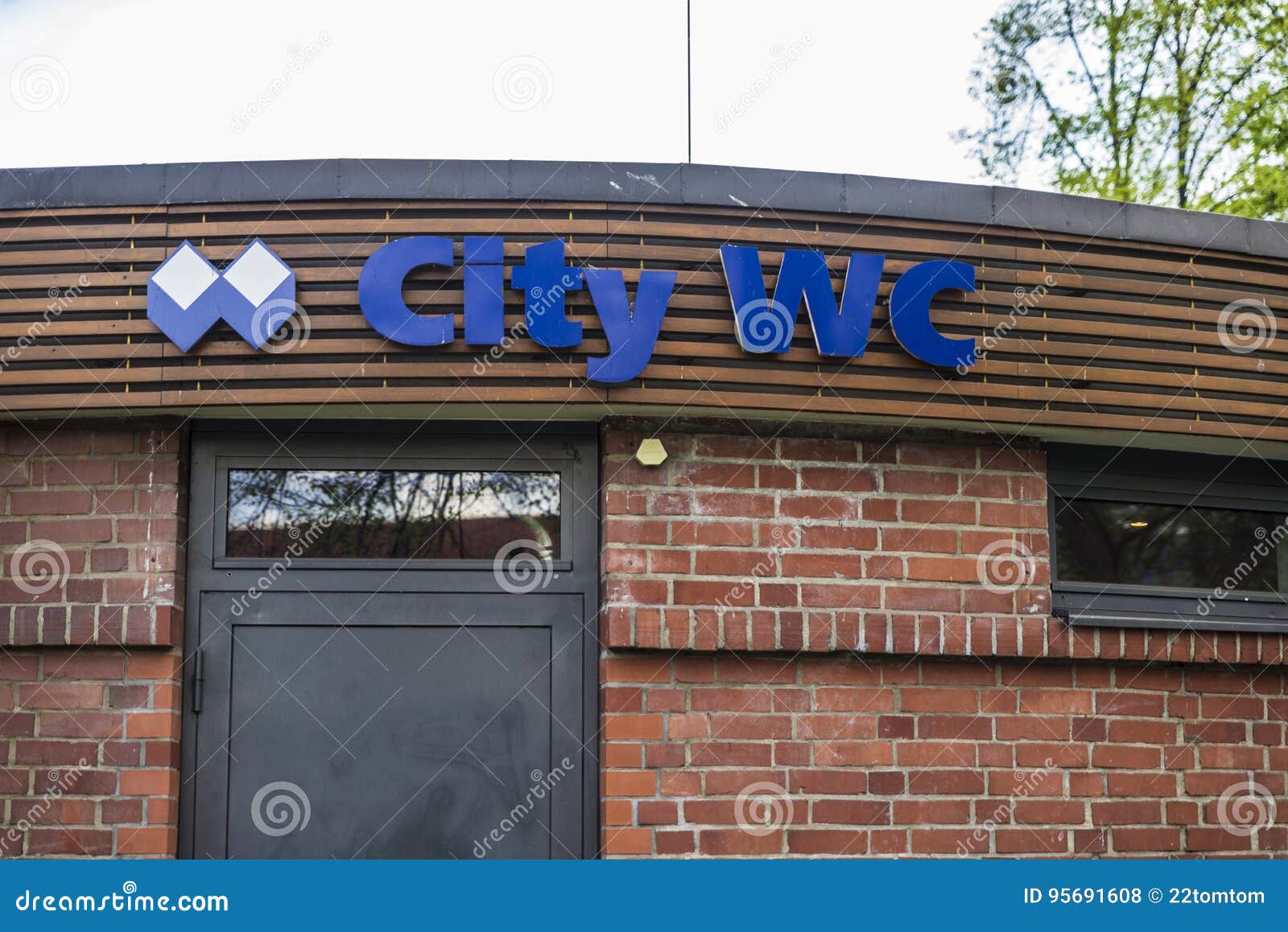 Het Openbare Toilet Van WC in Berlijn, Duitsland Redactionele Stock ...