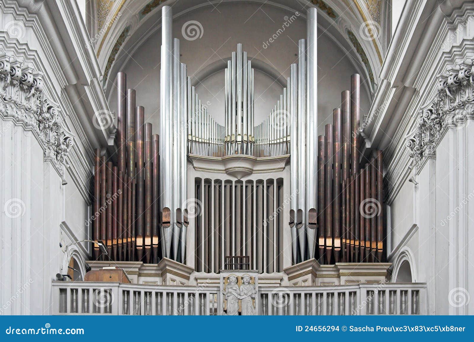 Het orgaan van de kerk stock foto. Image of godsdienst - 24656294