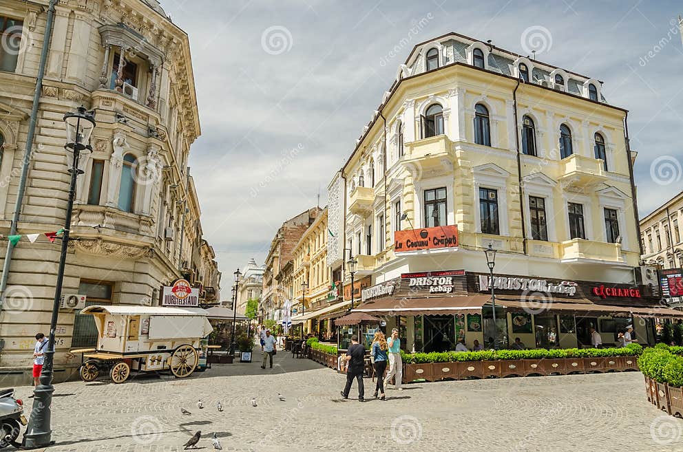 Het Oude Centrum Van Boekarest Redactionele Afbeelding - Image of ...