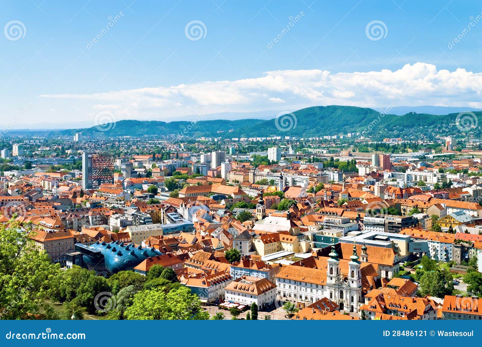 Het panorama van Graz stock afbeelding. Image of hoog - 28486121