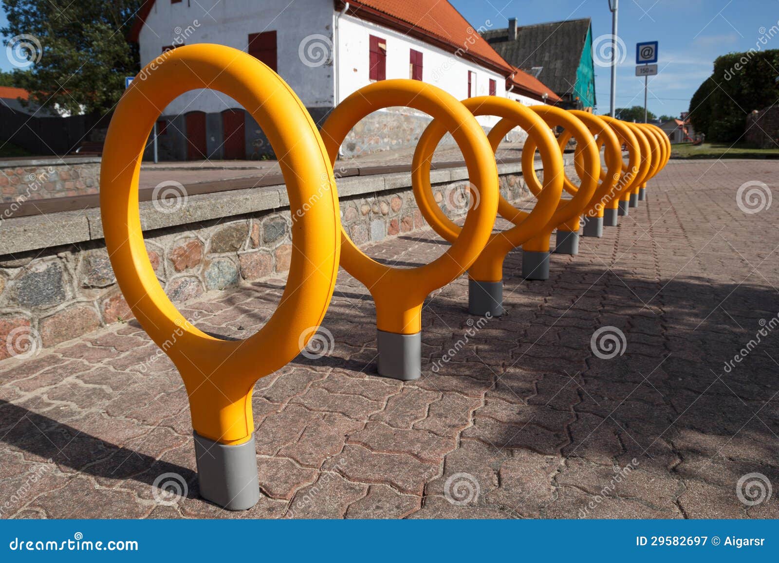 Het parkeren van de fiets stock afbeelding. Image of openbaar - 29582697