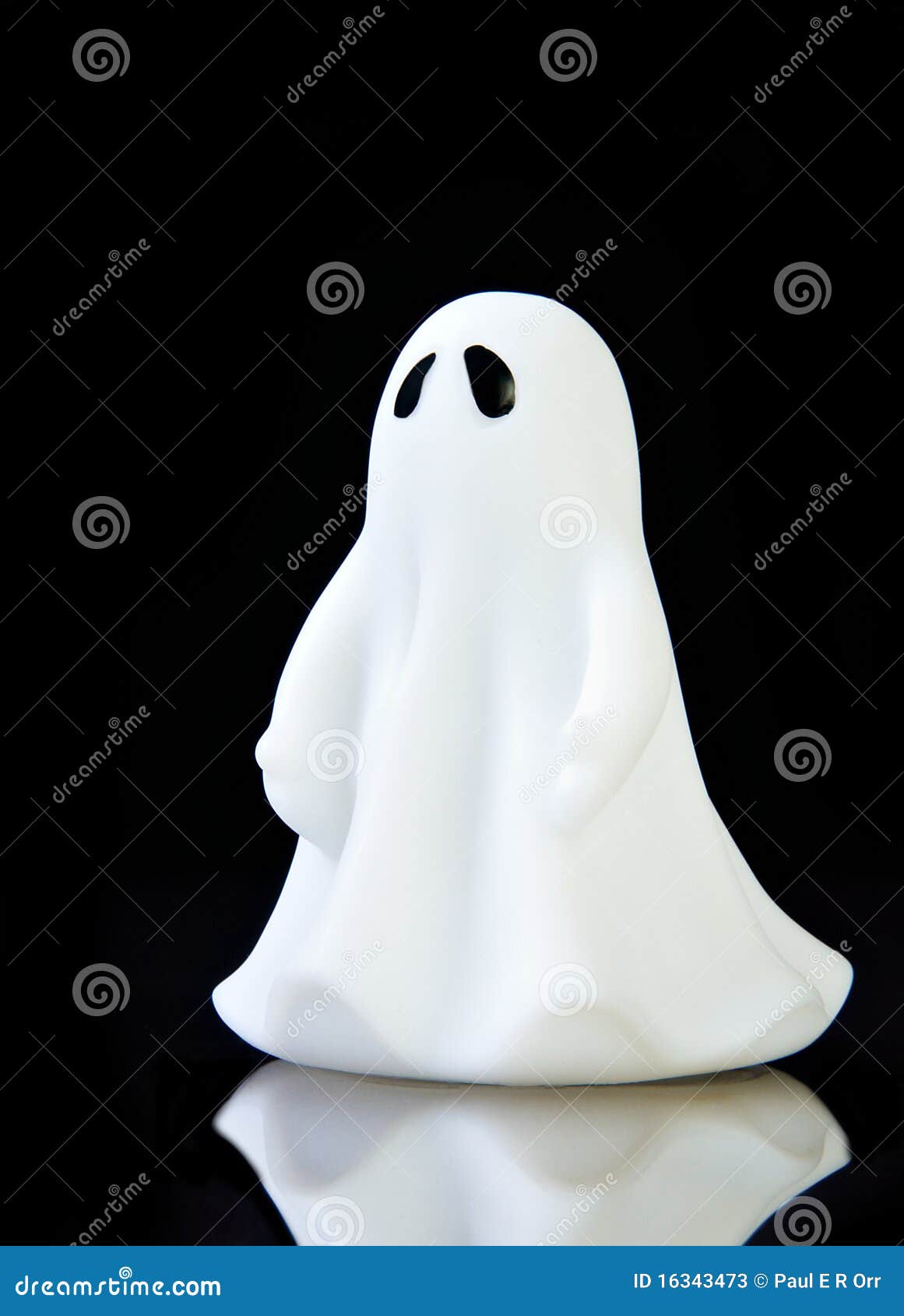 Het Perfecte Spook Op Zwarte Stock Afbeelding - Image of geest, naive ...