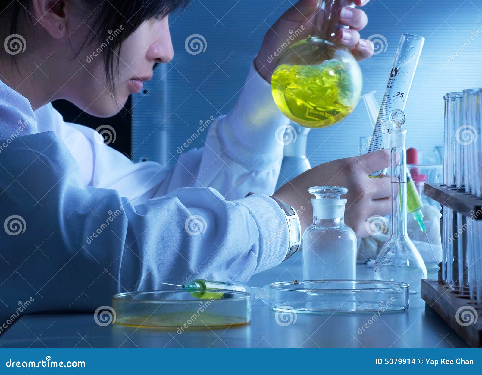 Het Personeel Van Het Laboratorium Stock Foto - Image of meting, test ...