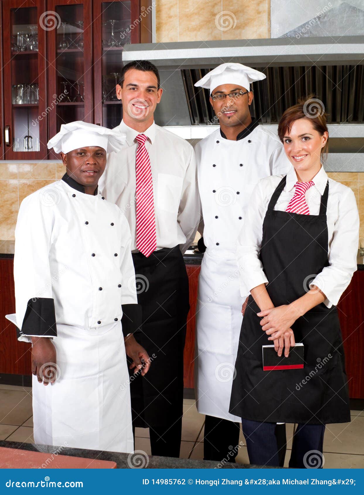 Het Personeel Van Het Restaurant Stock Foto - Image of zwart, schort ...