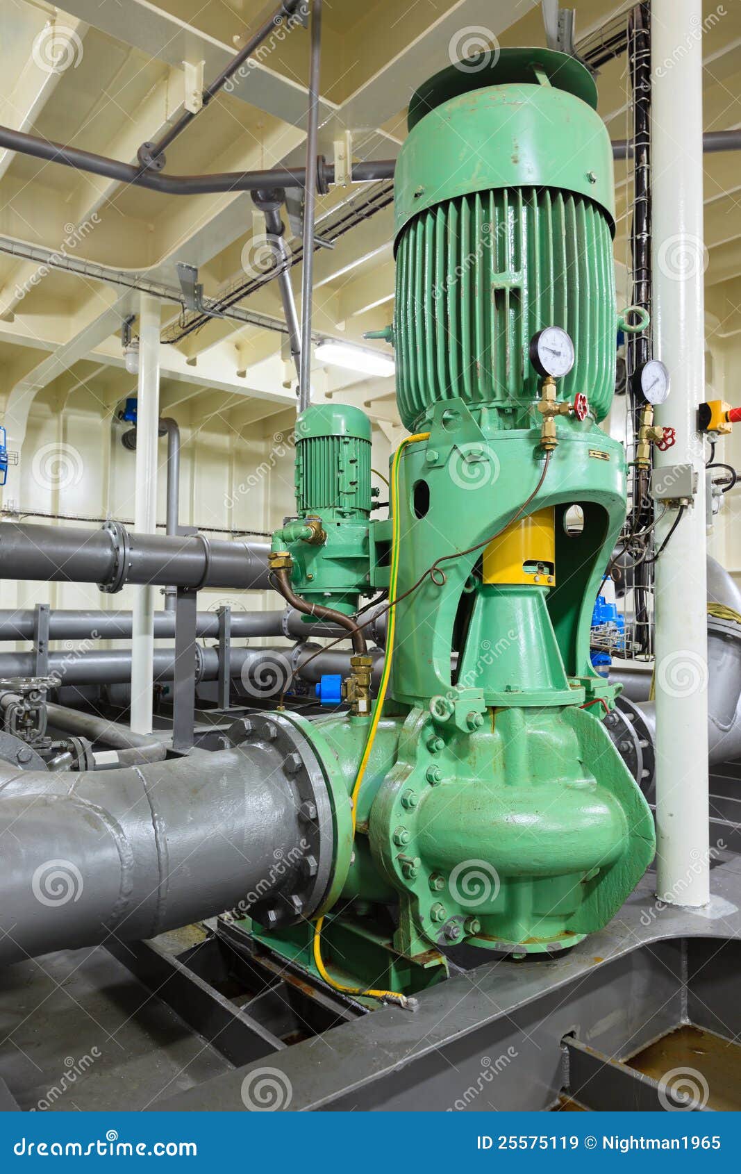 Het Pompstation Van Het Water Stock Afbeelding - Image of heet ...