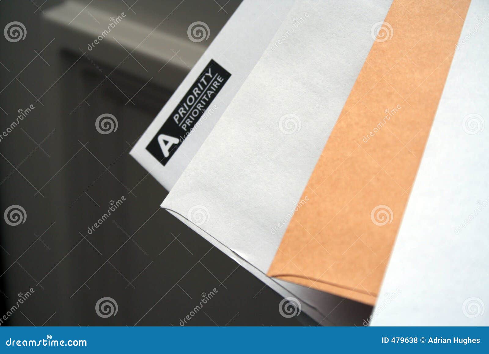 Het Prioritaire Aankomen Van De Post Stock Foto - Image of brief ...