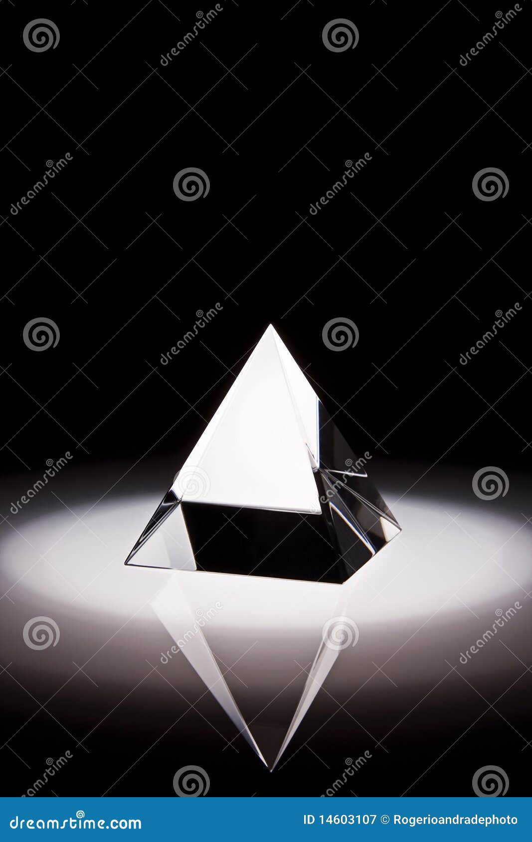 Het Prisma Van Het Kristal. Stock Afbeelding - Image of artistiek ...