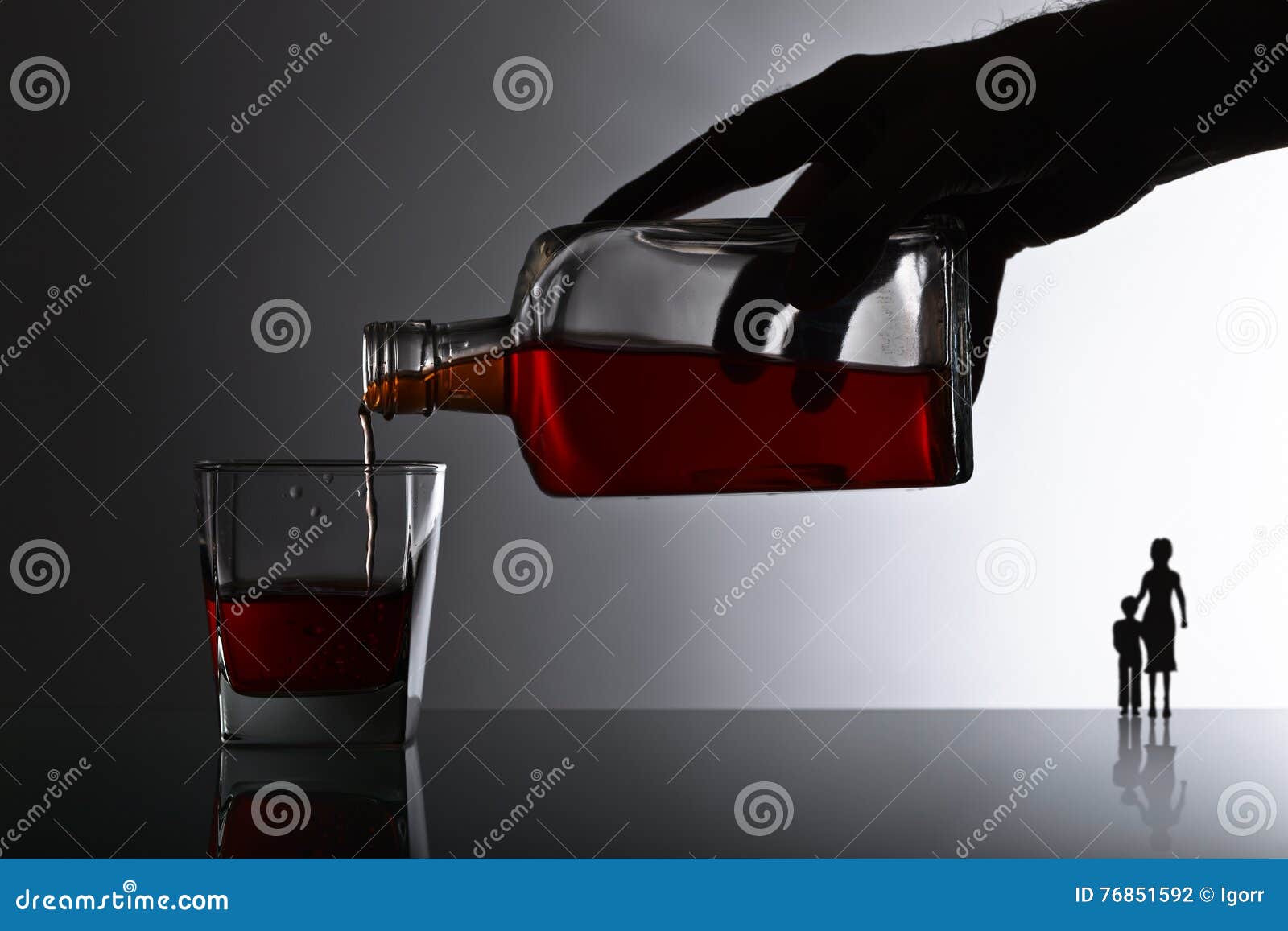 Het Probleem Van Alcoholisme in De Familie Stock Foto - Image of mensen ...