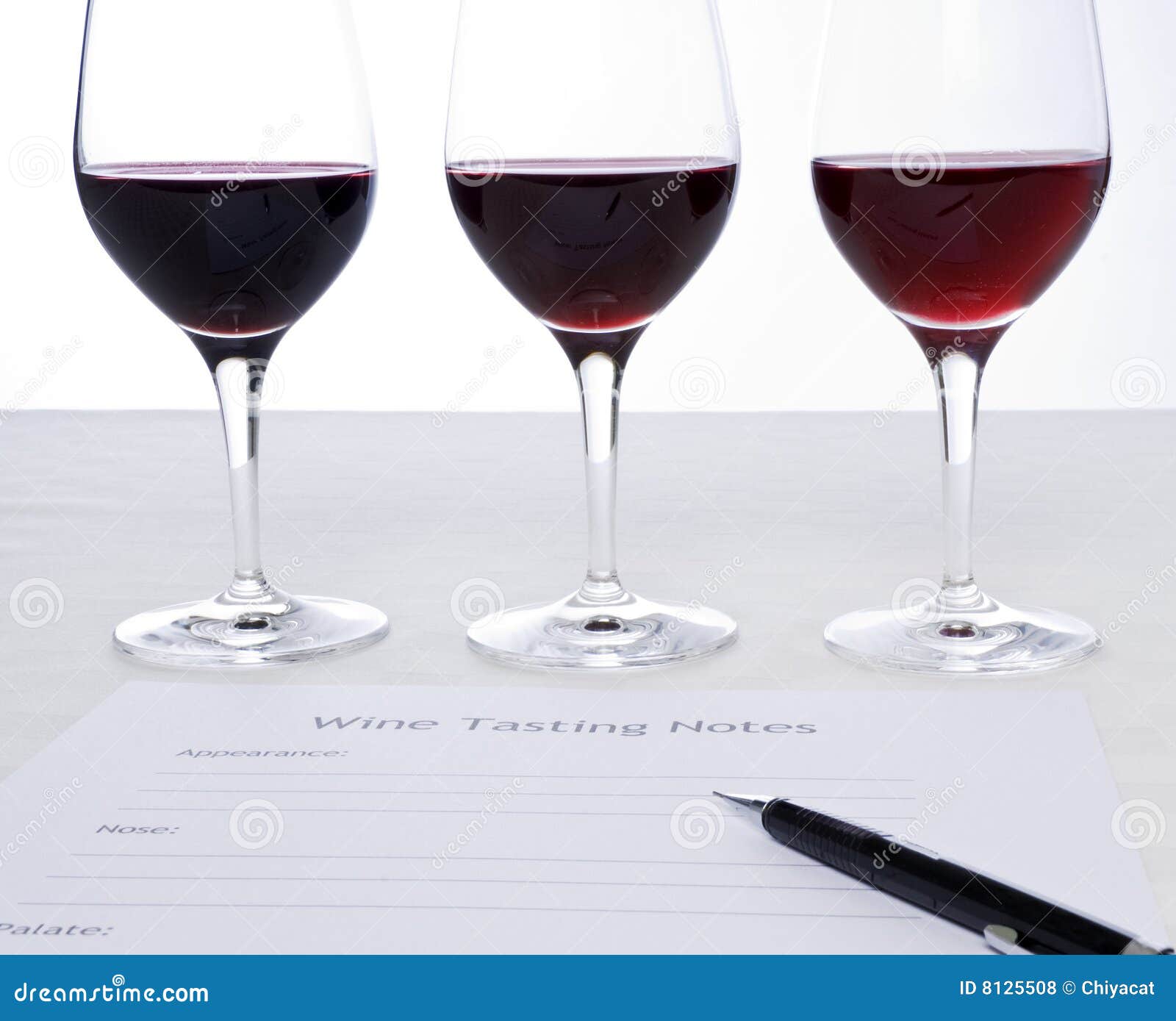 Het Proeven van de wijn stock foto. Image of kristal, drie - 8125508