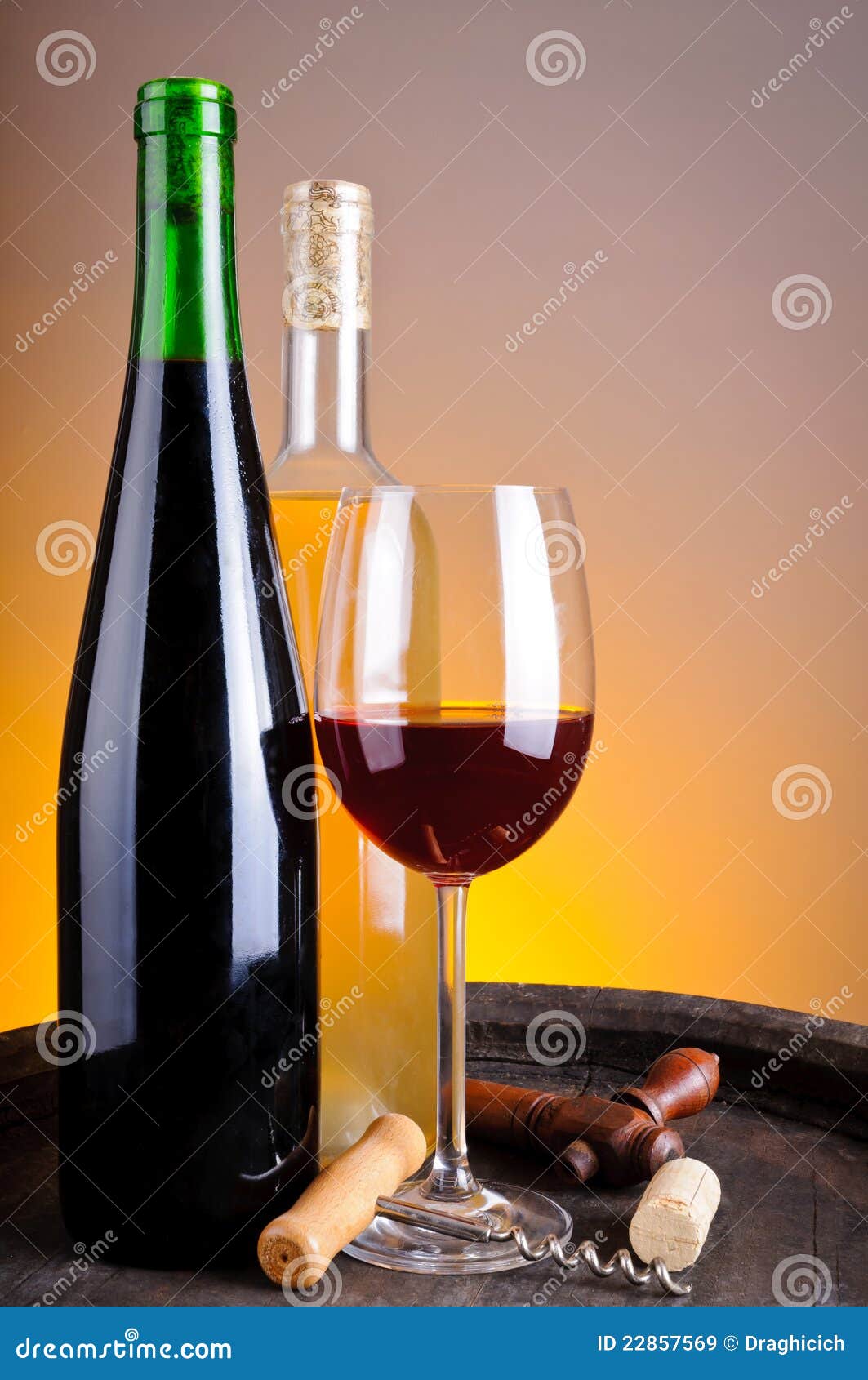 Het Proeven Van De Wijn in Wijnmakerij Stock Afbeelding - Image of glas ...