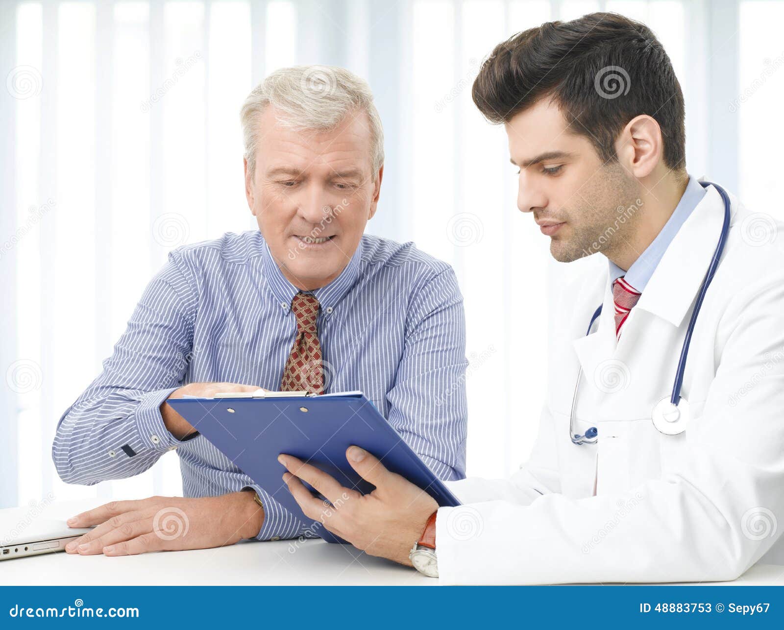 Het raadplegen arts stock afbeelding. Image of adviseer - 48883753