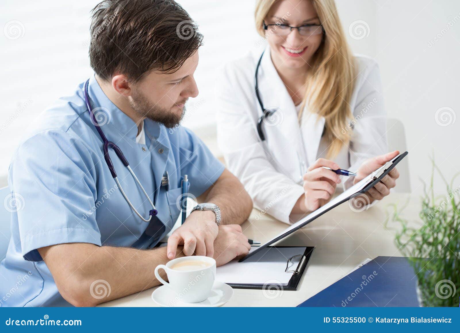 Het Raadplegen Van Een Moeilijk Geval Stock Foto - Image of stethoscoop ...