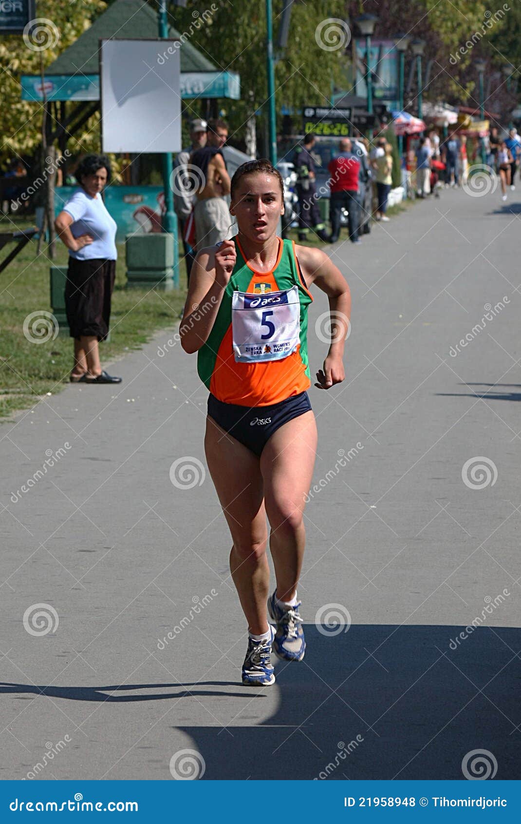 Het ras van vrouwen redactionele stock foto. Image of genieten - 21958948