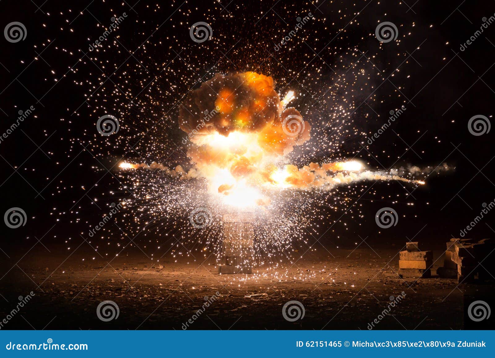 Het Realistische Vurige Explosie Busting Stock Afbeelding - Image of ...