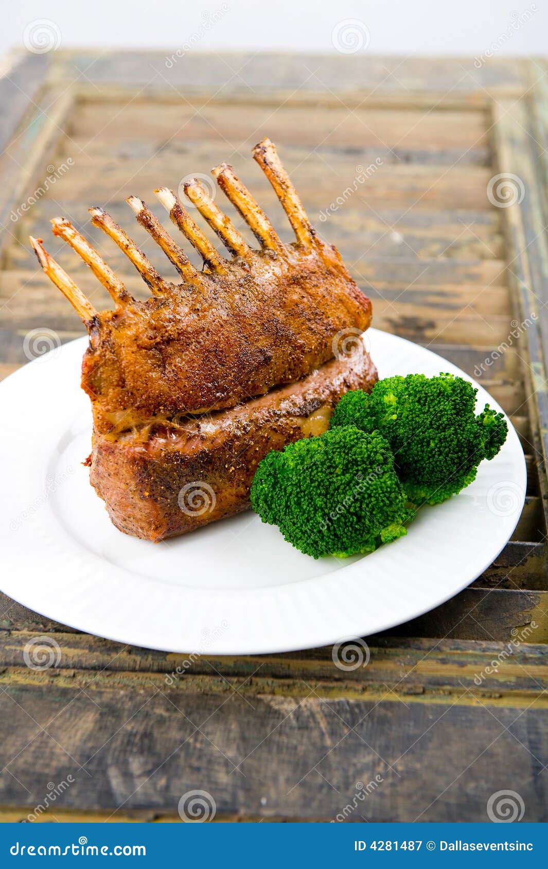 Het Rek Van De Kroon Van Lam Stock Afbeelding - Image of heerlijk ...