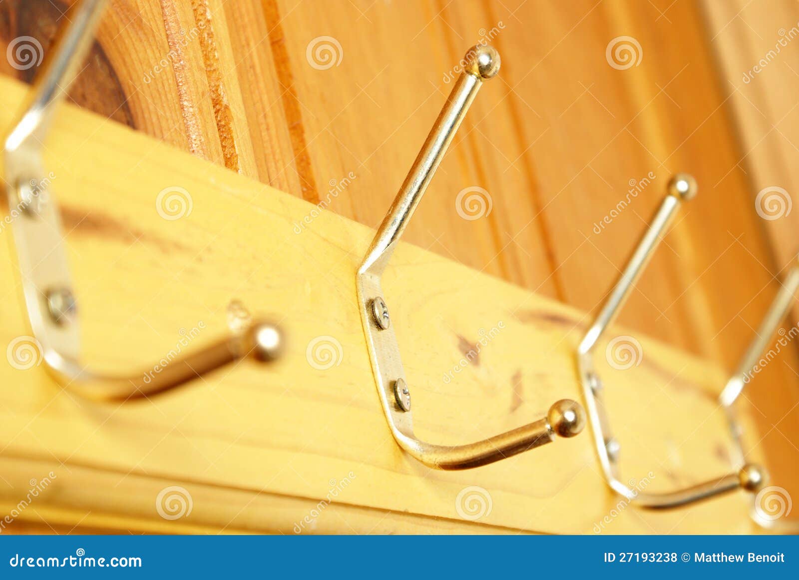 Het Rek van de laag stock foto. Image of kleding, muur - 27193238