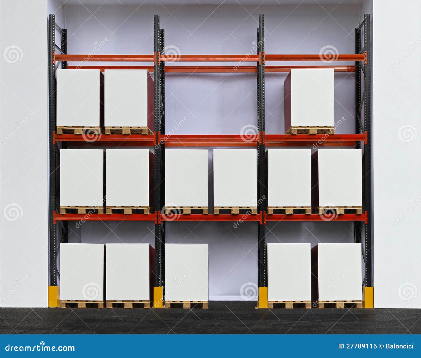 Het rek van de pallet stock foto. Image of dozen, onderdak - 27789116