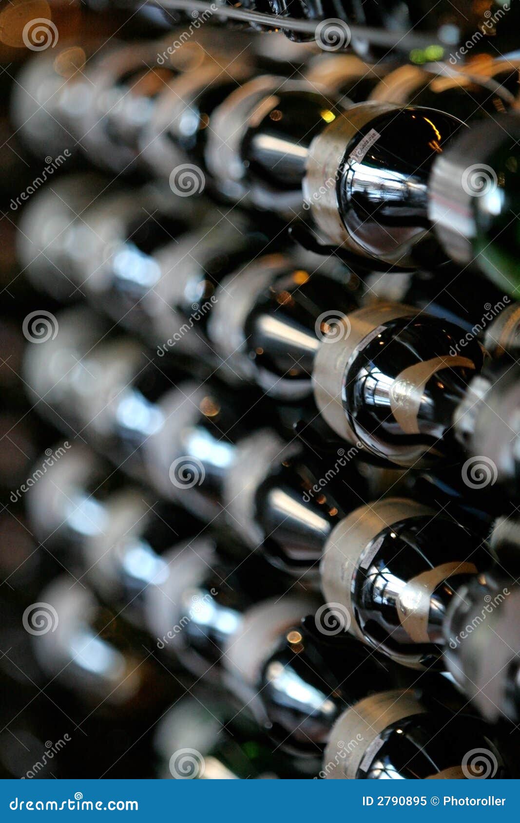 Het Rek van de wijn stock afbeelding. Image of gestapeld - 2790895