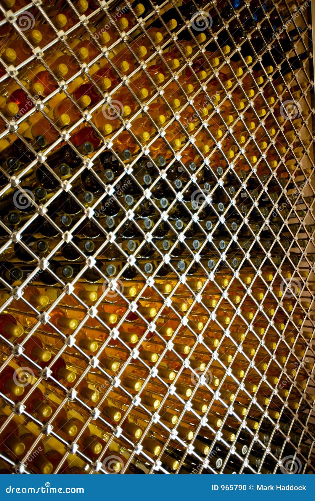 Het rek van de wijn stock foto. Image of champagne, wijn - 965790