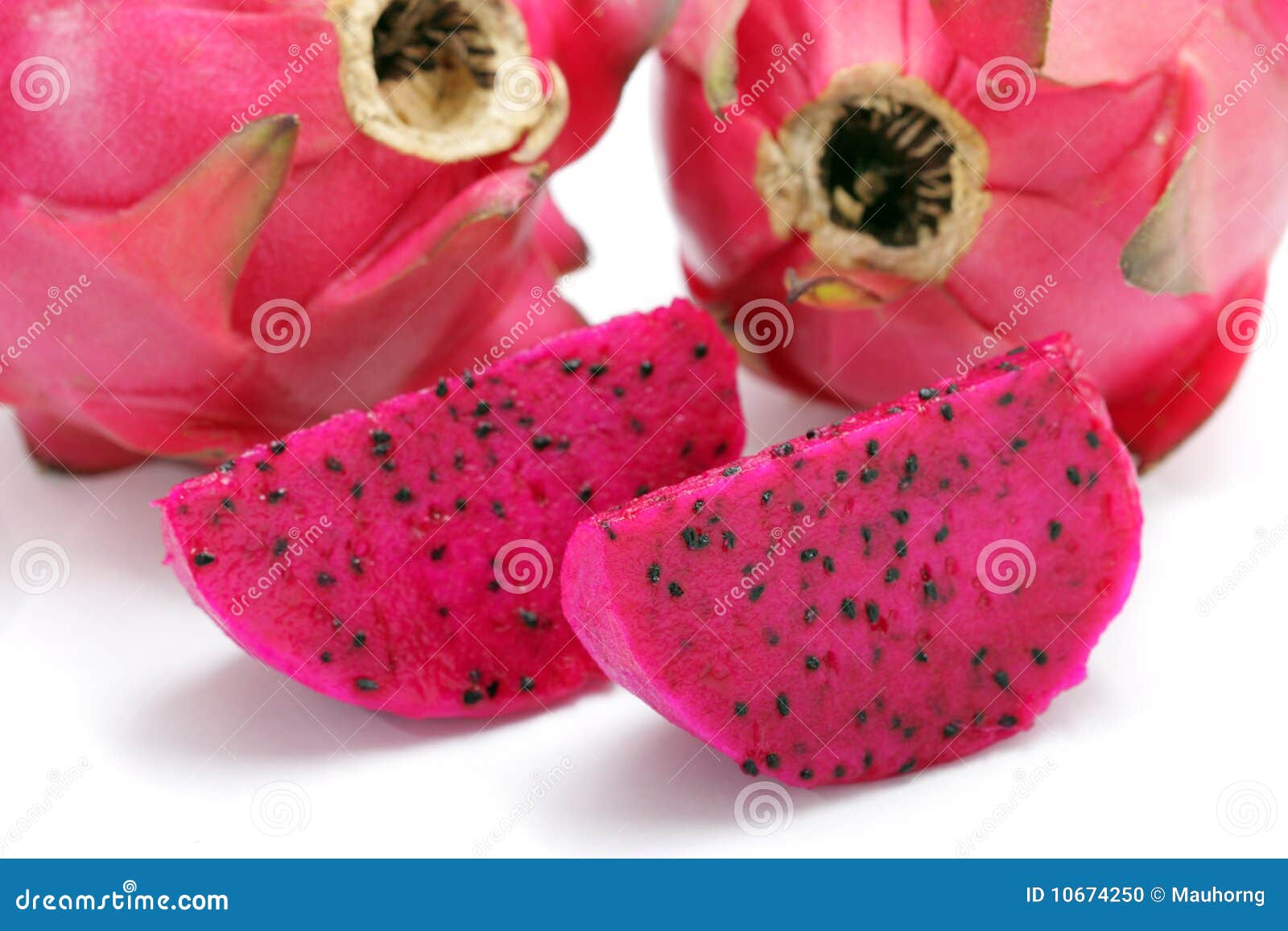 Het Rode Fruit Van De Draak Stock Foto - Image of besnoeiing, vers ...