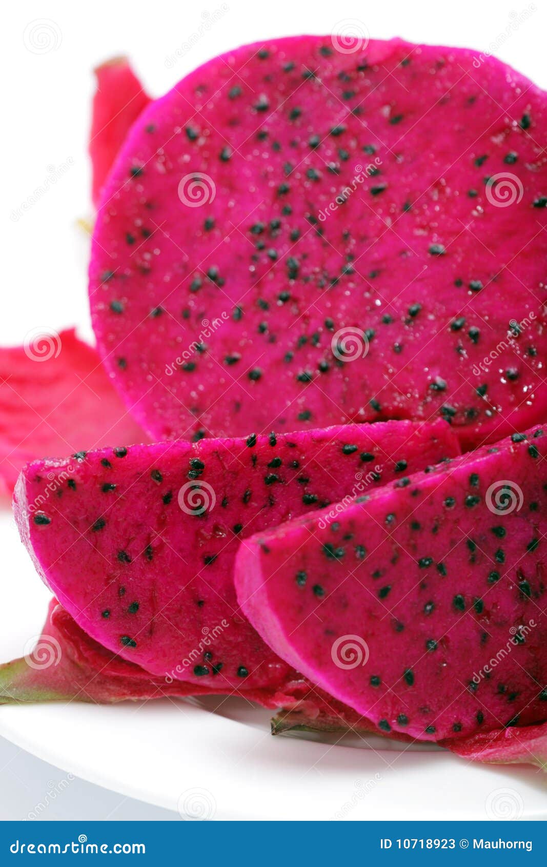 Het Rode Fruit Van De Draak Stock Afbeelding - Image of roze, exotisch ...
