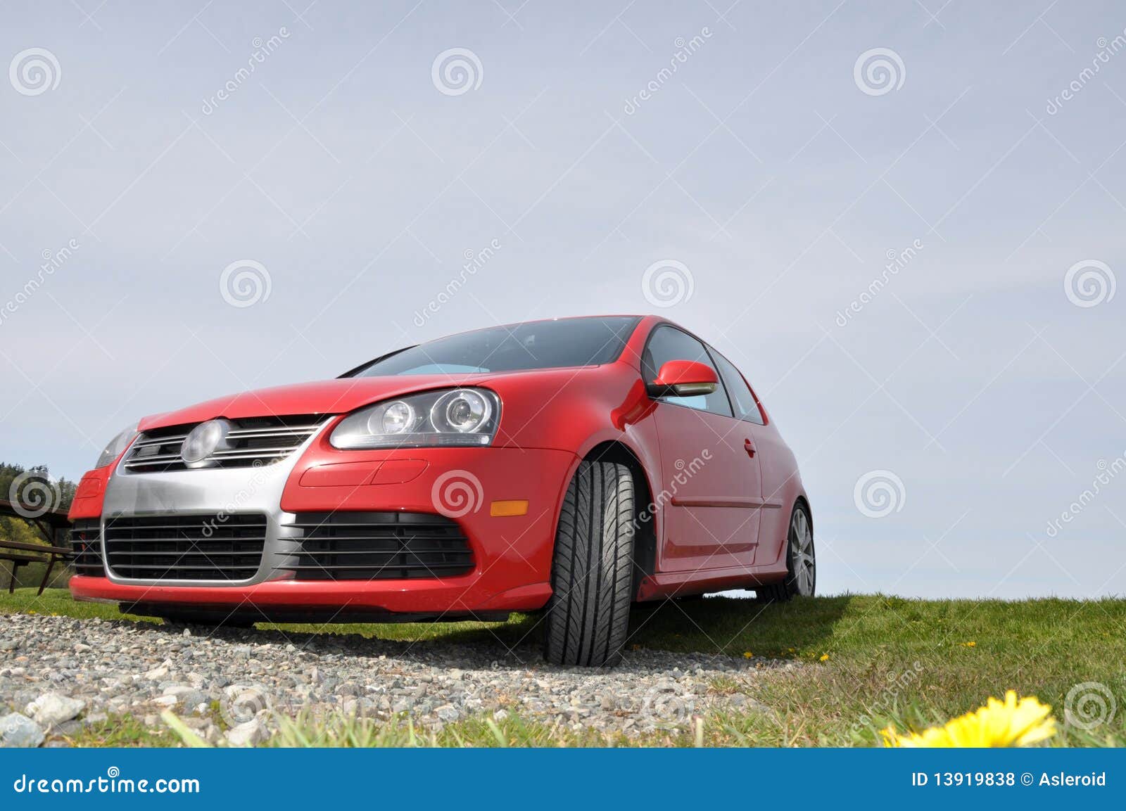 Het rode Golf van VW R32 stock foto. Image of wielen - 13919838