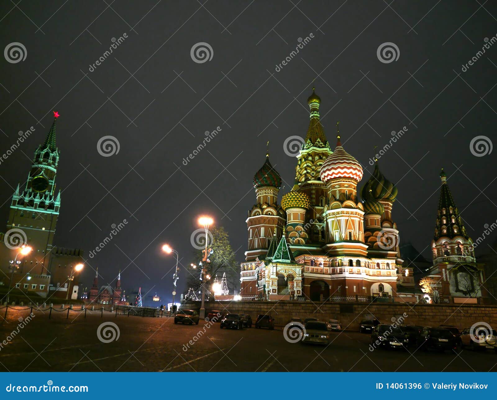 Het Rode Vierkant Van Moskou Bij Nacht Stock Foto - Image of klok ...