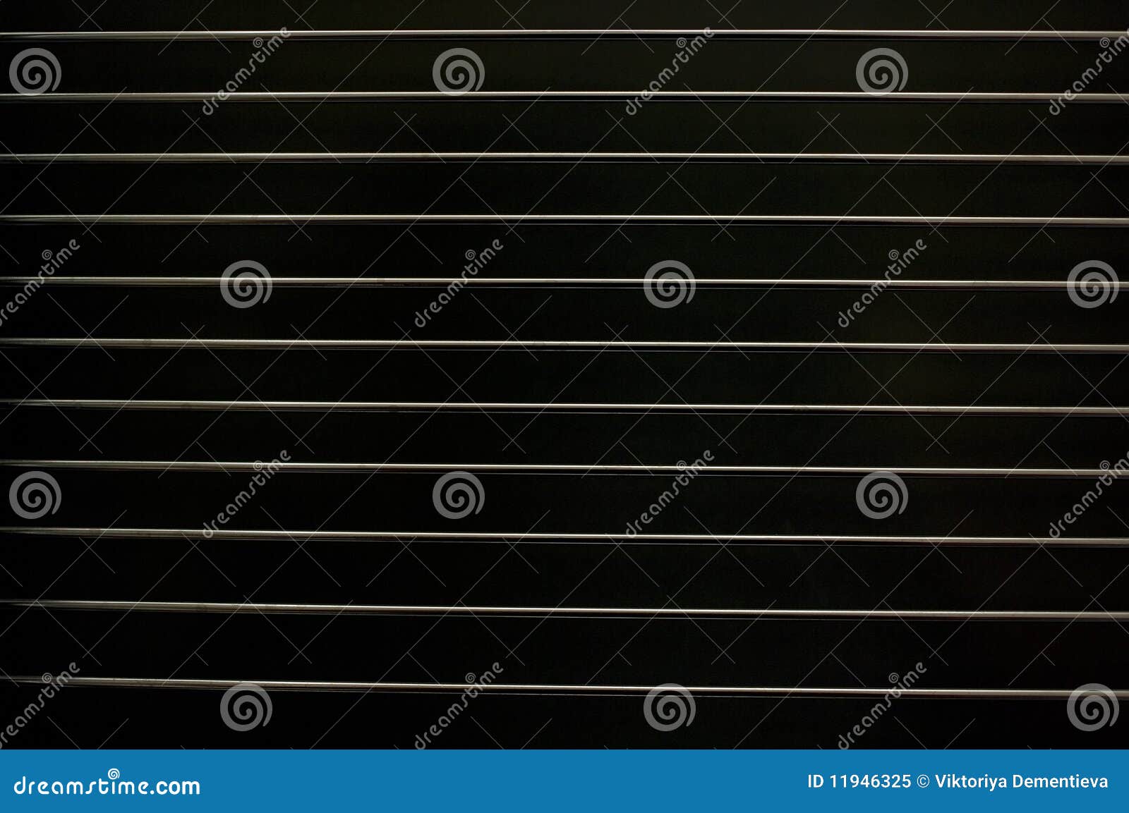 Het Rooster Van Het Metaal Op Een Zwarte Stock Afbeelding - Image of ...