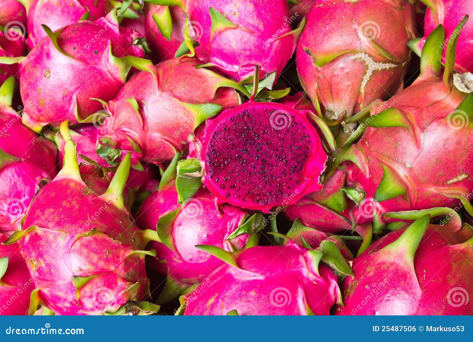 Het Roze Fruit Van De Draak Stock Foto - Image of roze, draak: 25487506
