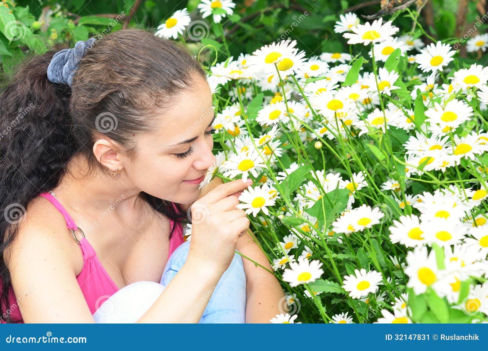 Het ruiken stock afbeelding. Image of bloei, dromerig - 32147831