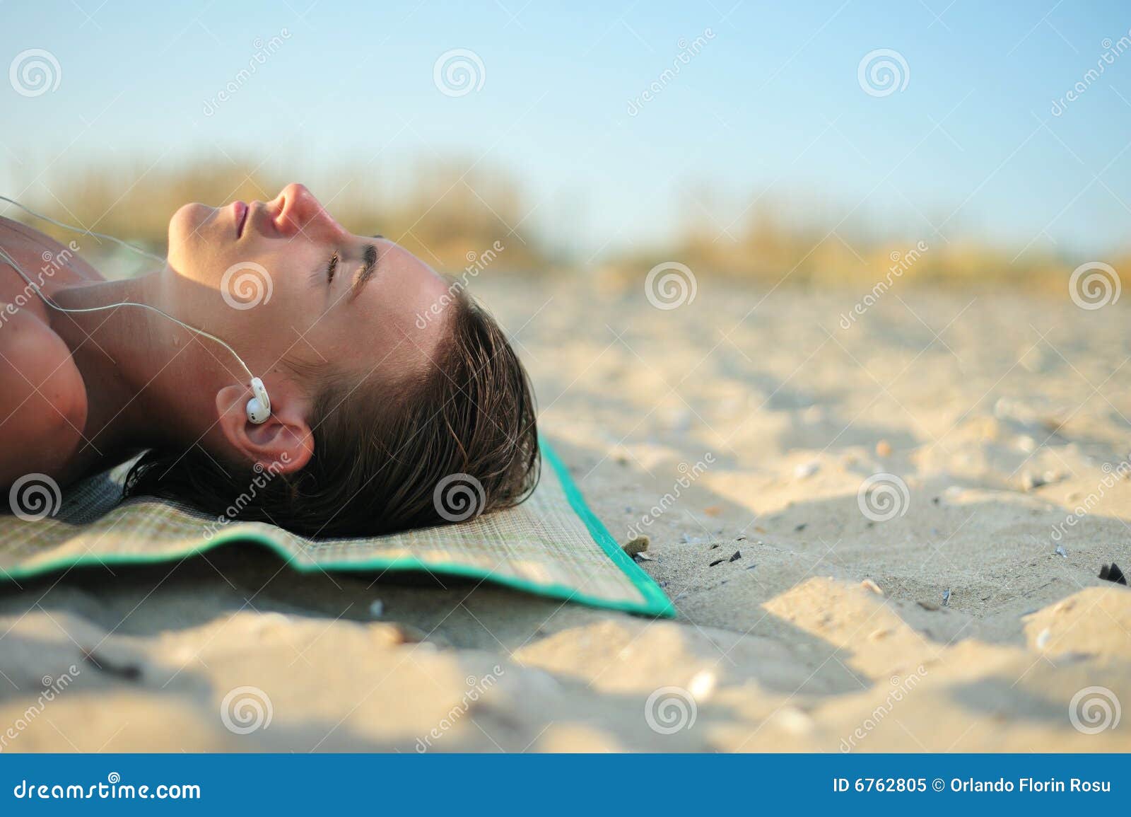 Het rusten stock afbeelding. Image of buiten, strand, portret - 6762805