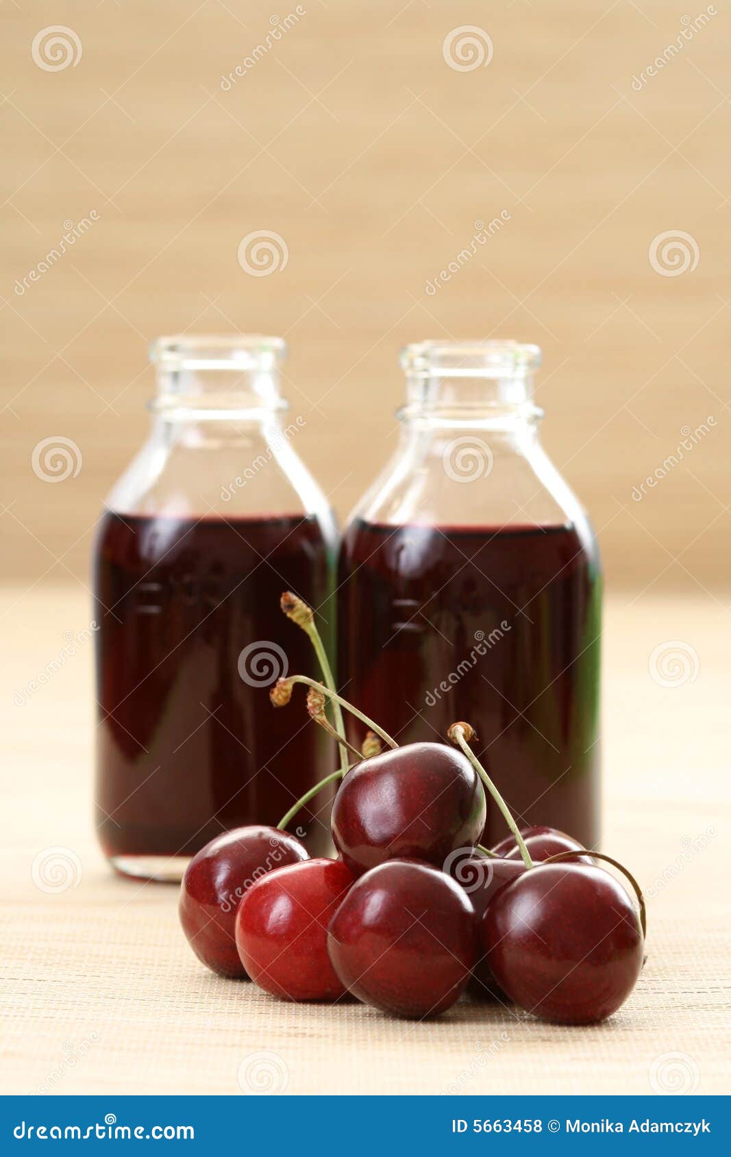 Het sap van de kers stock foto. Image of voedsel, verfrissing - 5663458