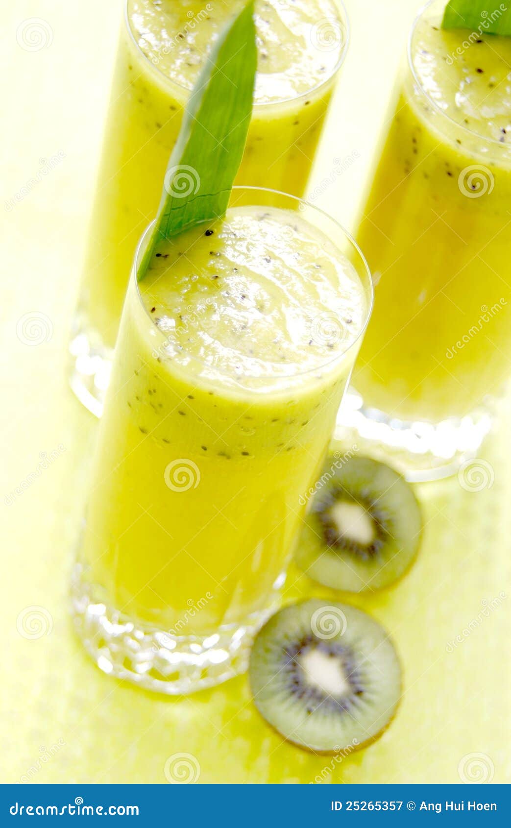 Het Sap van de kiwi stock afbeelding. Image of stempel - 25265357