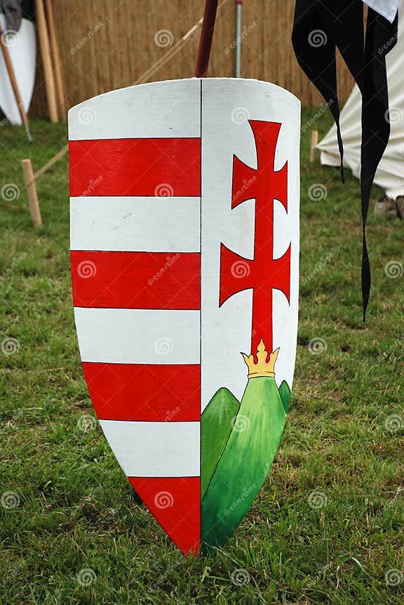 Het schild van de ridder stock afbeelding. Image of strijder - 36946075