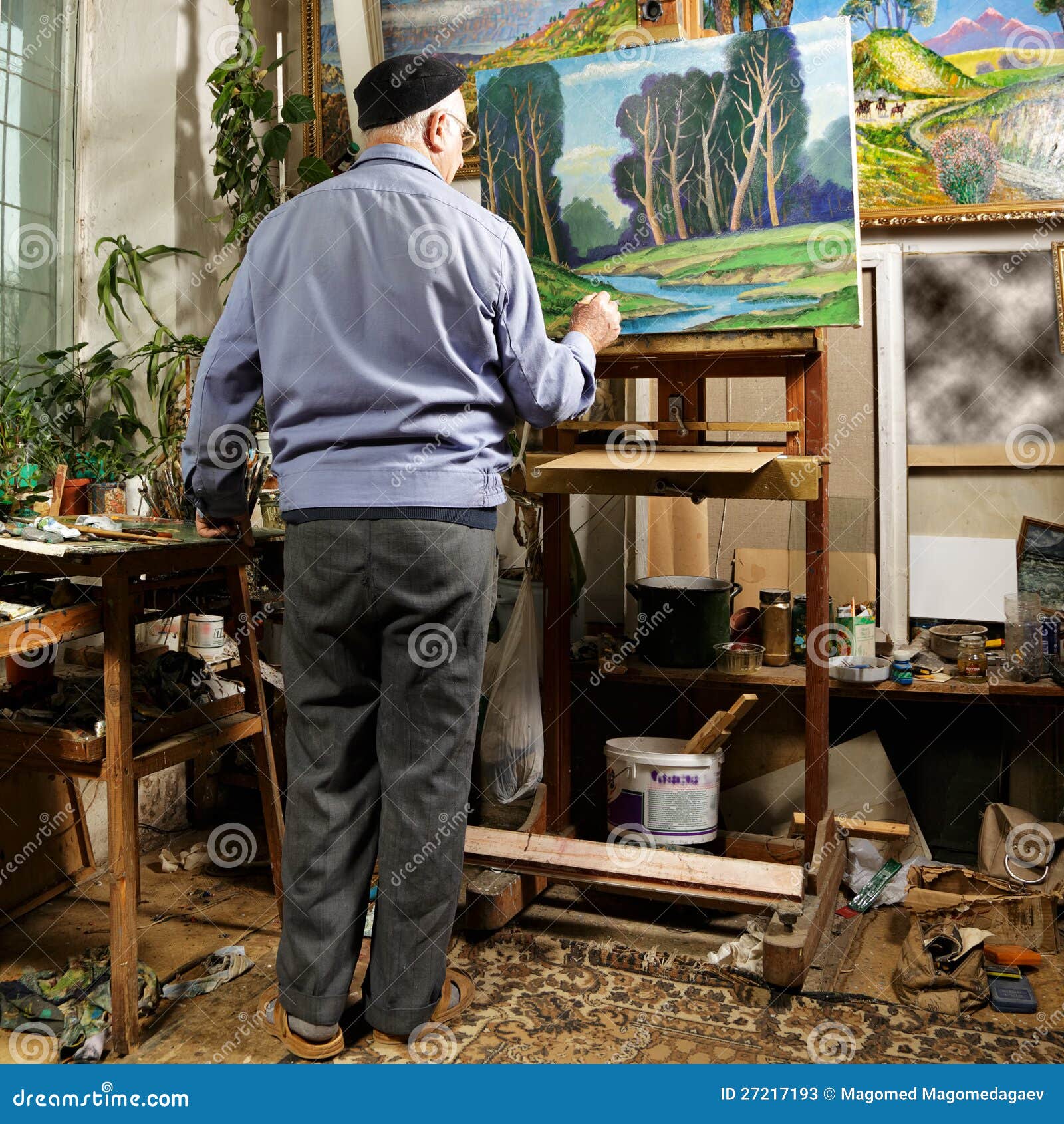 Het Schilderen Van De Kunstenaar Stock Afbeelding - Image of werk ...