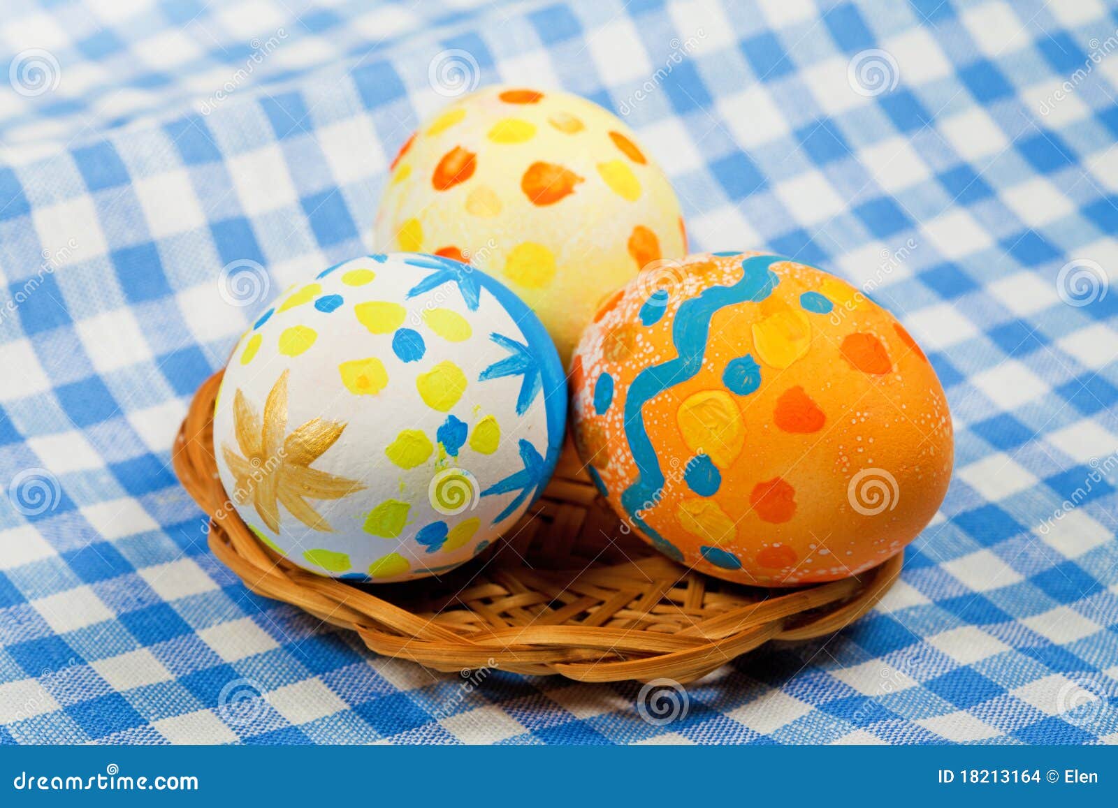Het Schilderen Van Pasen Eieren Stock Foto - Image of voedsel ...