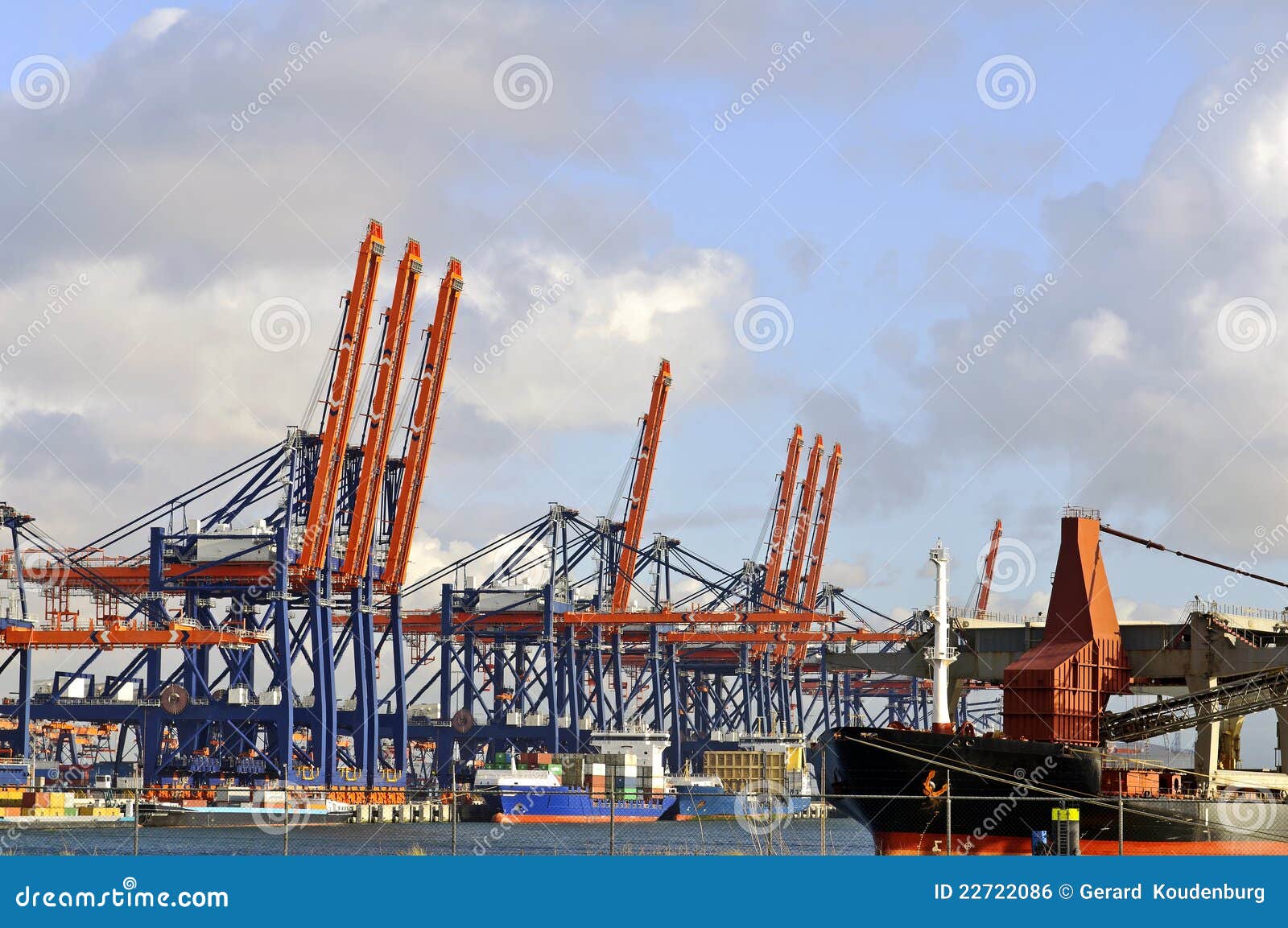 Het Schip Van De Container in De Haven Van Rotterdam Stock Foto - Image ...