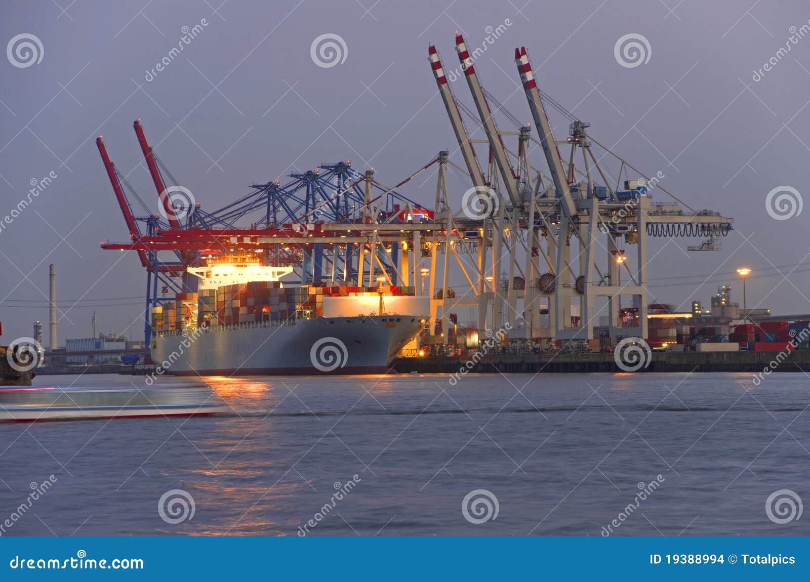 Het Schip Van De Container Hamburg Stock Foto - Image of terminal ...