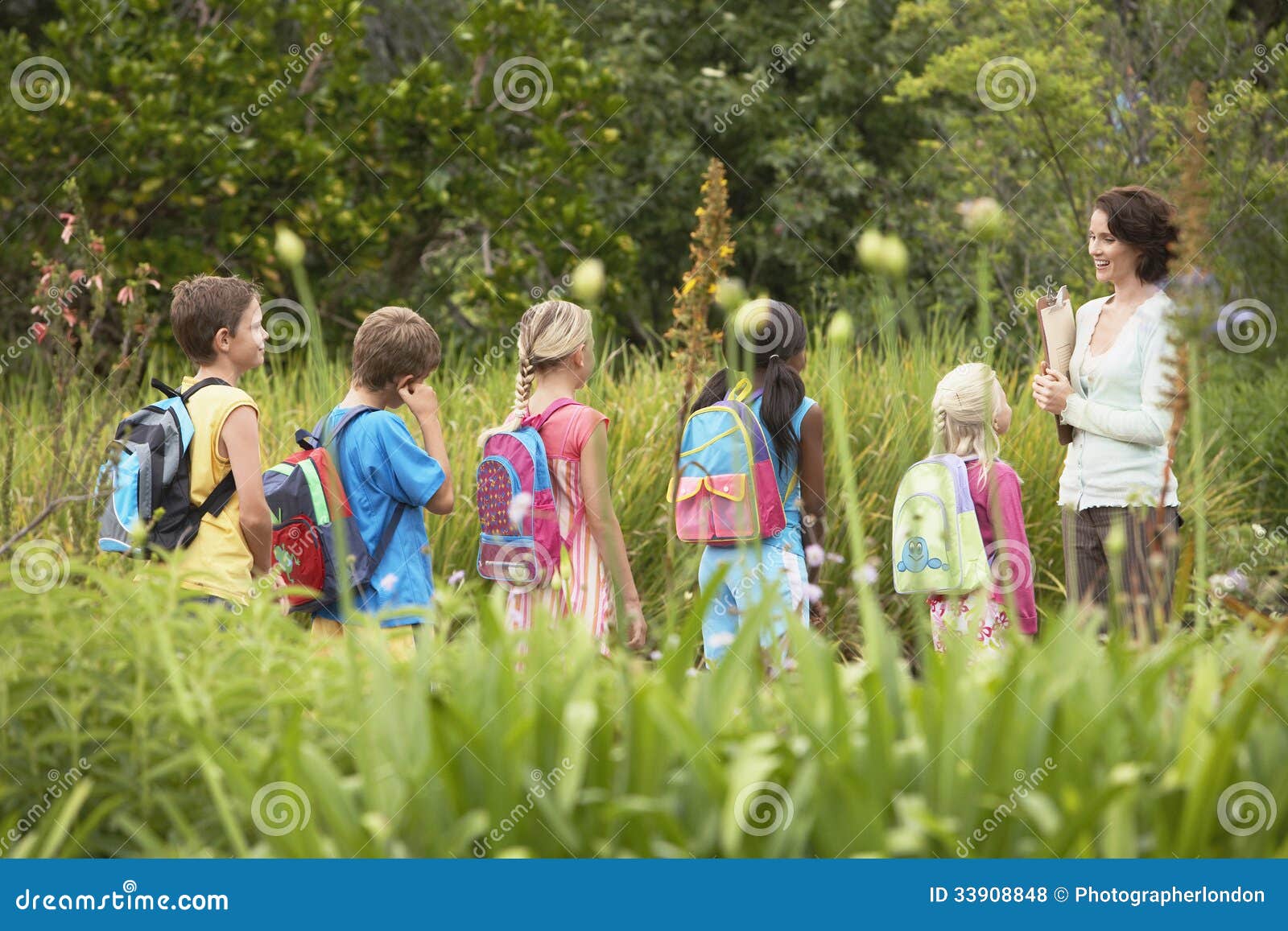 Het Schoolreis Van Leraarswith Children on Stock Foto - Image of ... Het Schoolreis Van Leraarswith Children on Stock Foto - Image of ...