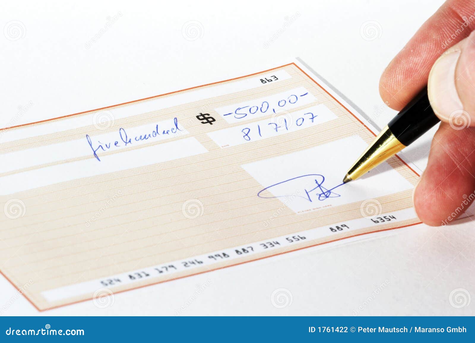 Het Schrijven Van Een Cheque Stock Foto - Image of cijfer, vinger: 1761422