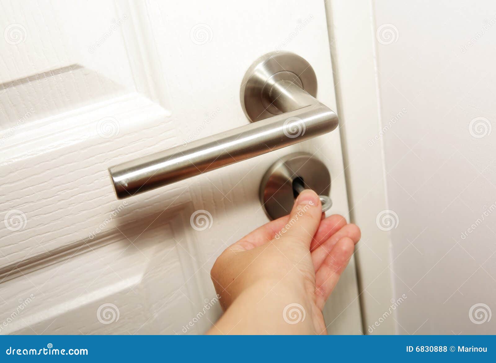 Het sluiten van de deur stock foto. Image of verhuizing - 6830888